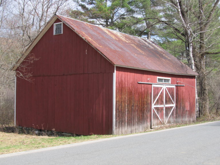 Image of Three-Bay, Side-Entrance Barn (Photo: J. Sobon).